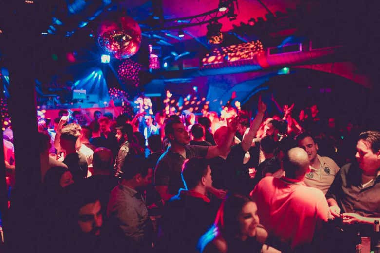 Pub Crawl ¡Tour de fiesta por Berlín! - Reserva en Civitatis.com