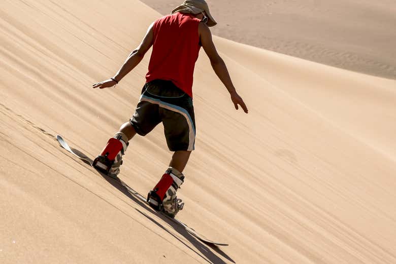 Curso de sandboarding en el cerro Dragón, Iquique