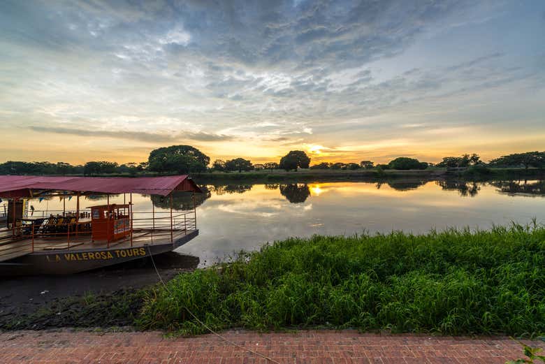 Paseo en barco privado al atardecer por Mompox - Civitatis.com