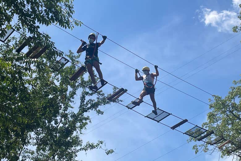 Zip-line, Suspension Bridge + Abseiling in Útica - Civitatis.com