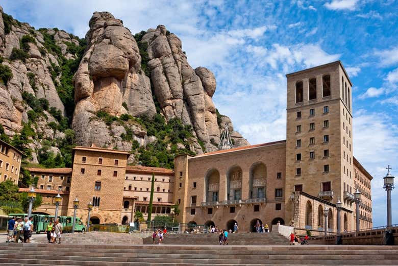 Self-Guided Montserrat Bus Tour From Barcelona - Civitatis.com