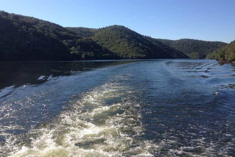 Paseo en barco por el río Alagón desde Ceclavín - Civitatis.com