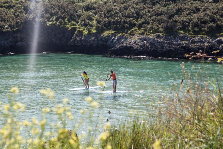 Tour en paddle surf por la costa de Llanes en Llanes