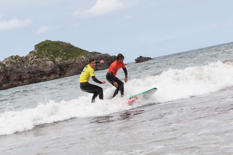 Curso de surf en Celorio en Nueva - Reserva en Civitatis.com