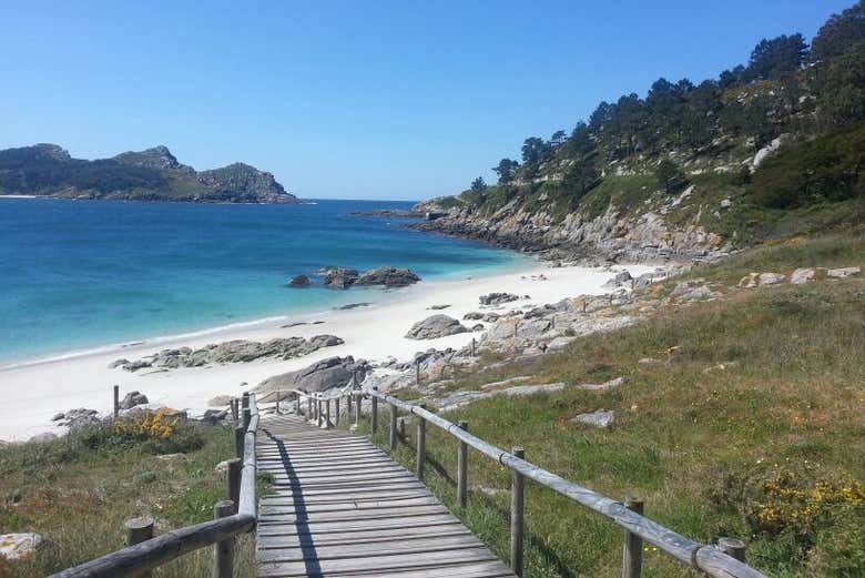 Barco a las Islas Cíes desde Moaña - Reserva en Civitatis.com