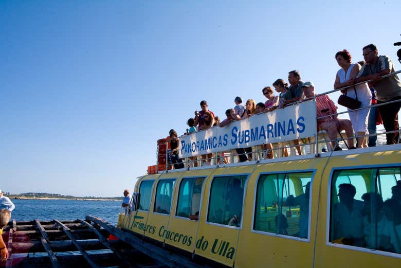 Paseo en barco por la ría + Degustación de mejillones desde Riveira