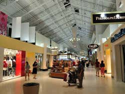 Dolphin Mall - What to buy and where to find the shopping centre