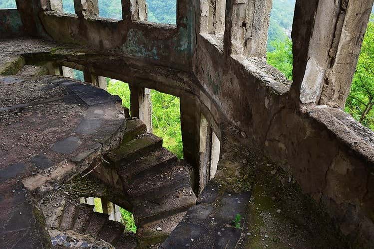 Katskhi & Chiatura Private Tour from Tbilisi - Civitatis.com