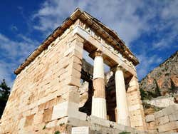 Delphi - What to do Delphi and how to get there