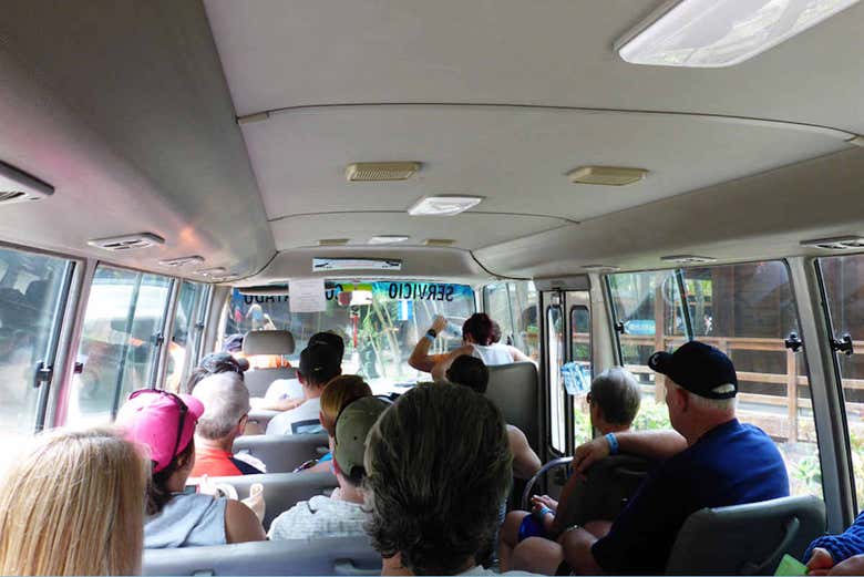 Roatan Hop on Hop Off Bus Tour, Roatán
