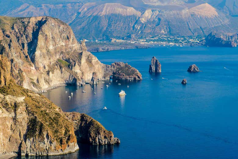 Lipari & Vulcano Excursion from Milazzo - Book at Civitatis.com