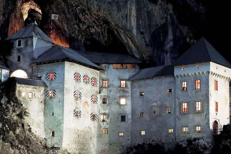 Escursione alle Grotte di Postumia e al Castel Lueghi, Trieste