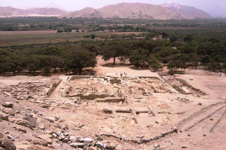 Cerro Sechín Excursion from Casma - Book Online at Civitatis.com