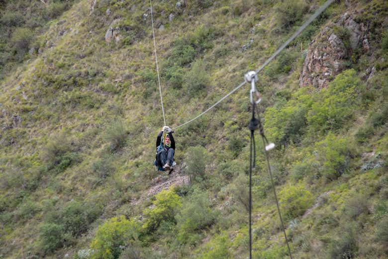 Noche en el Skylodge + Vía ferrata y tirolina desde Cusco