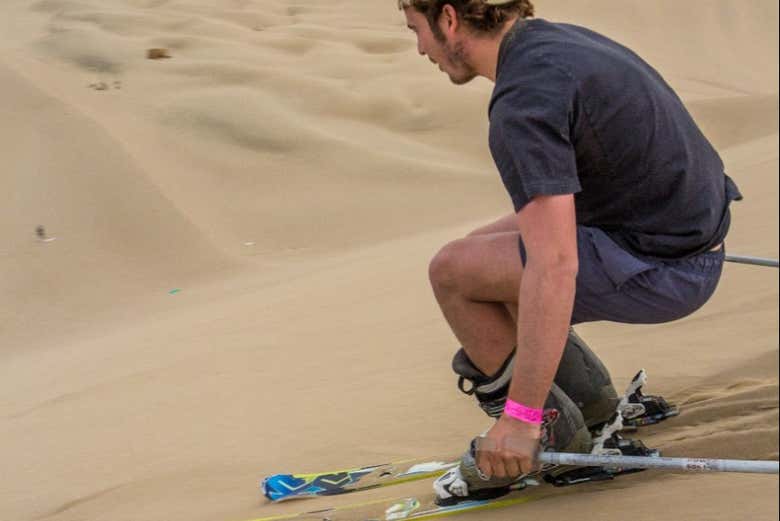 Ica Desert Sandboarding or Sand Skiing Class - Civitatis.com