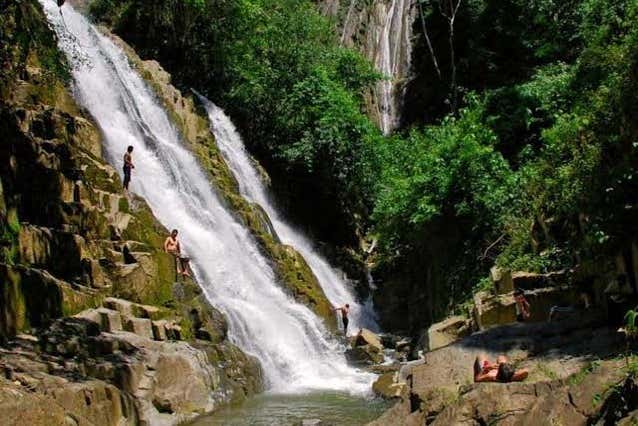 Hiking and abseiling at Kimiri and Three Queens Falls from San Ramón