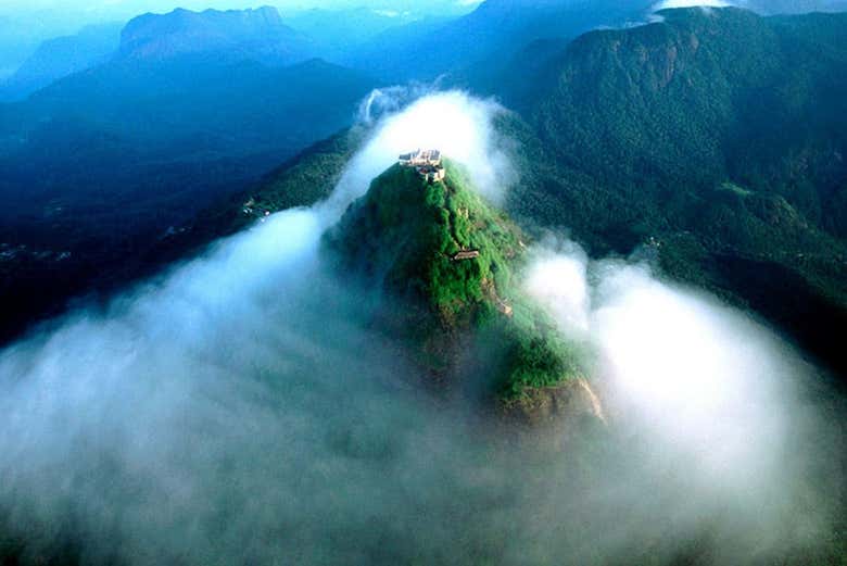 Adam's Peak Private Hiking Tour from Kitulgala - Civitatis.com