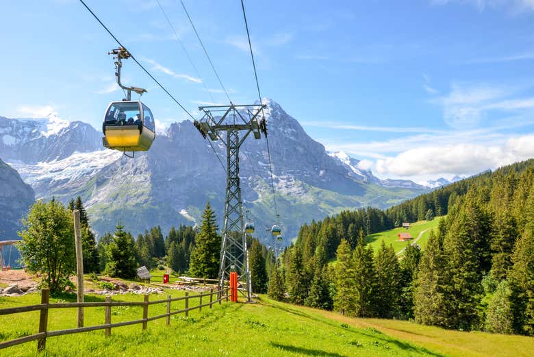 Teleférico al Monte First desde Grindelwald con entrada a su mirador
