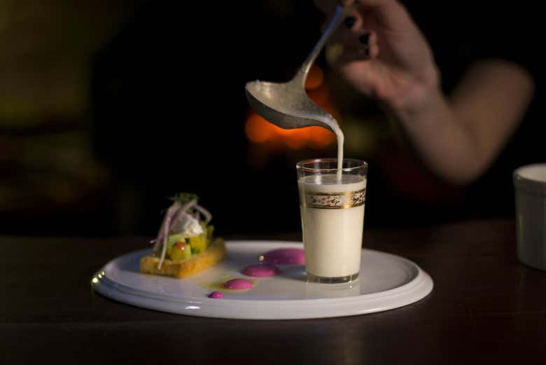 Cena y espectáculo de tango en el restaurante Primuseum, Montevideo